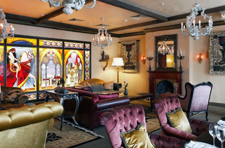 Kitsch Style In The Interior Of The Apartment - Think Different