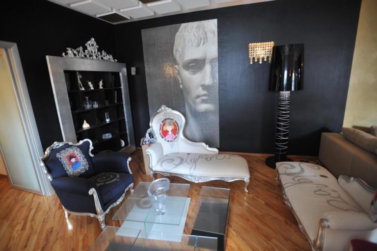 Kitsch Style In The Interior Of The Apartment - Think Different